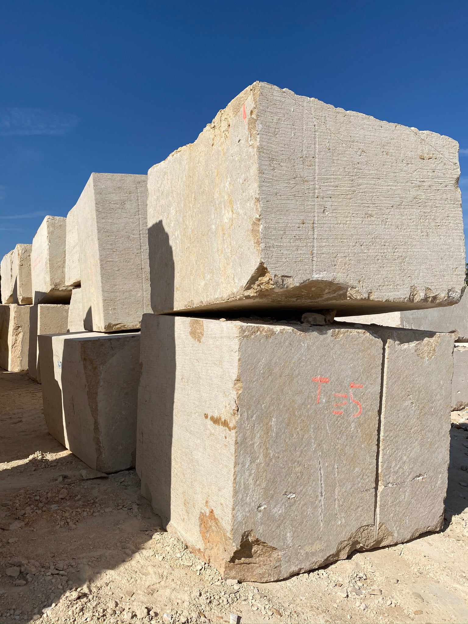 French Cream Limestone - Alisanne Wonderland